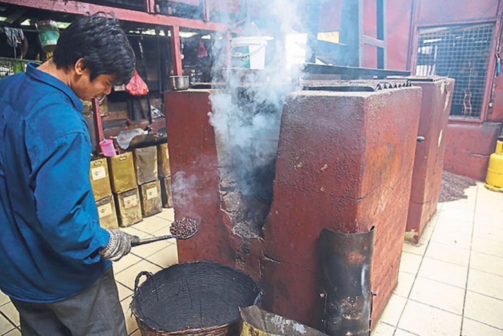 Hainanese's Traditional Way Of Making Aromatic Fresh Coffee Bean